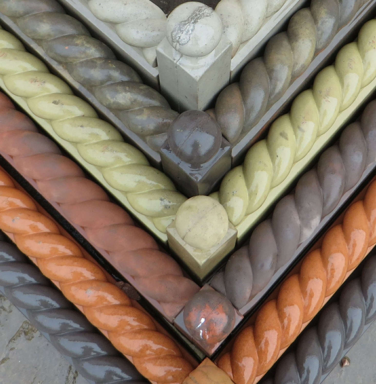 Garden Hacks: 10 Ideas for Terra Cotta Landscape Edging - Gardenista