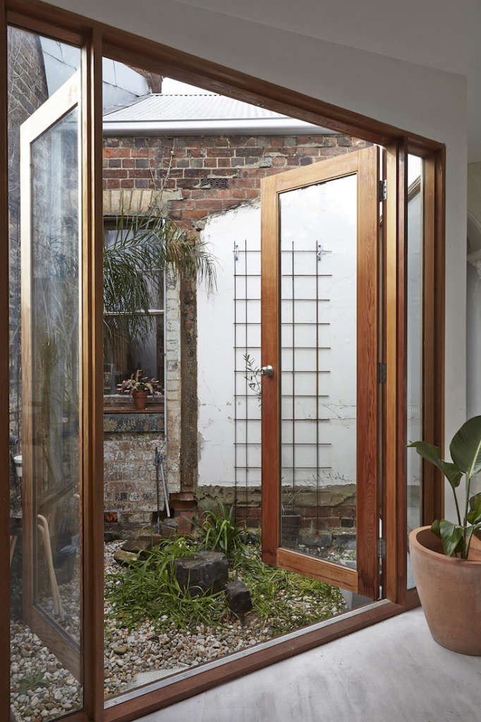 Architect Visit: The Magic of Two Courtyards in Melbourne - Gardenista