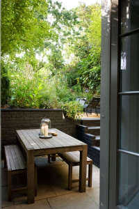 Designer Visit: The Black and Green Garden of Chris Moss - Gardenista