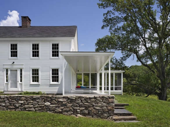 The New American Gothic: 11 Modern Farmhouses with Curb Appeal - Gardenista