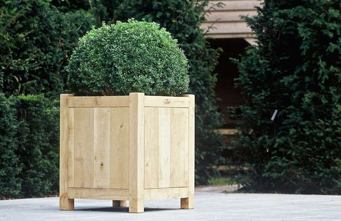 10 Easy Pieces: Square Wooden Garden Planters - Gardenista