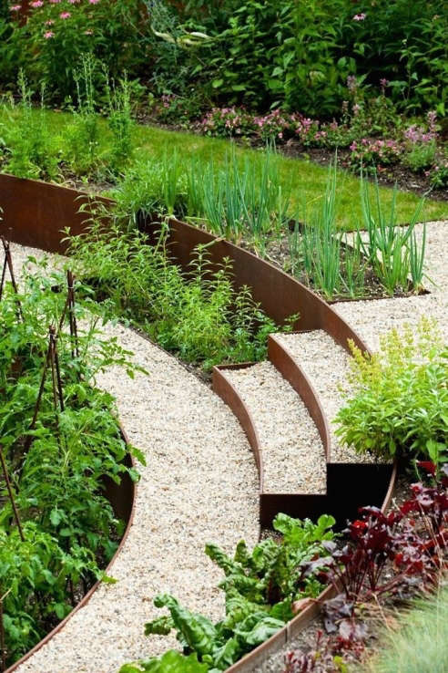 10 Genius Garden Hacks with Rusted Metal - Gardenista