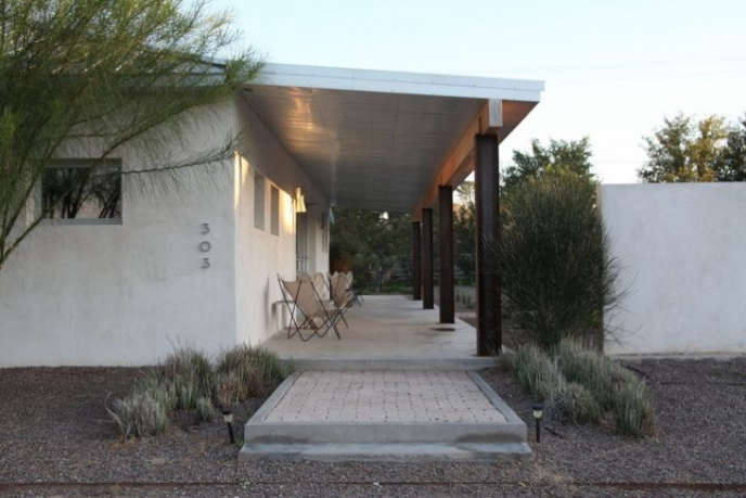 The Sheltering Sky: 10 Roof Overhangs to Enhance Your House - Gardenista