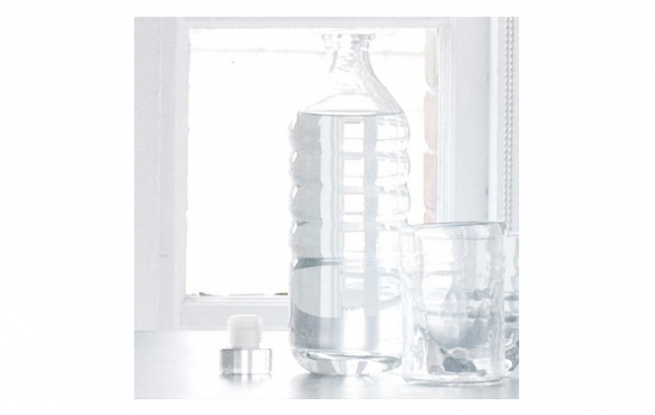 A Bedside Water Bottle for House Guests - Gardenista