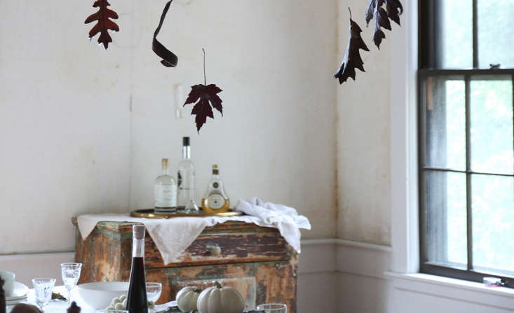 DIY Decor: Justine's Spooky-Elegant Halloween Table Setting - Gardenista