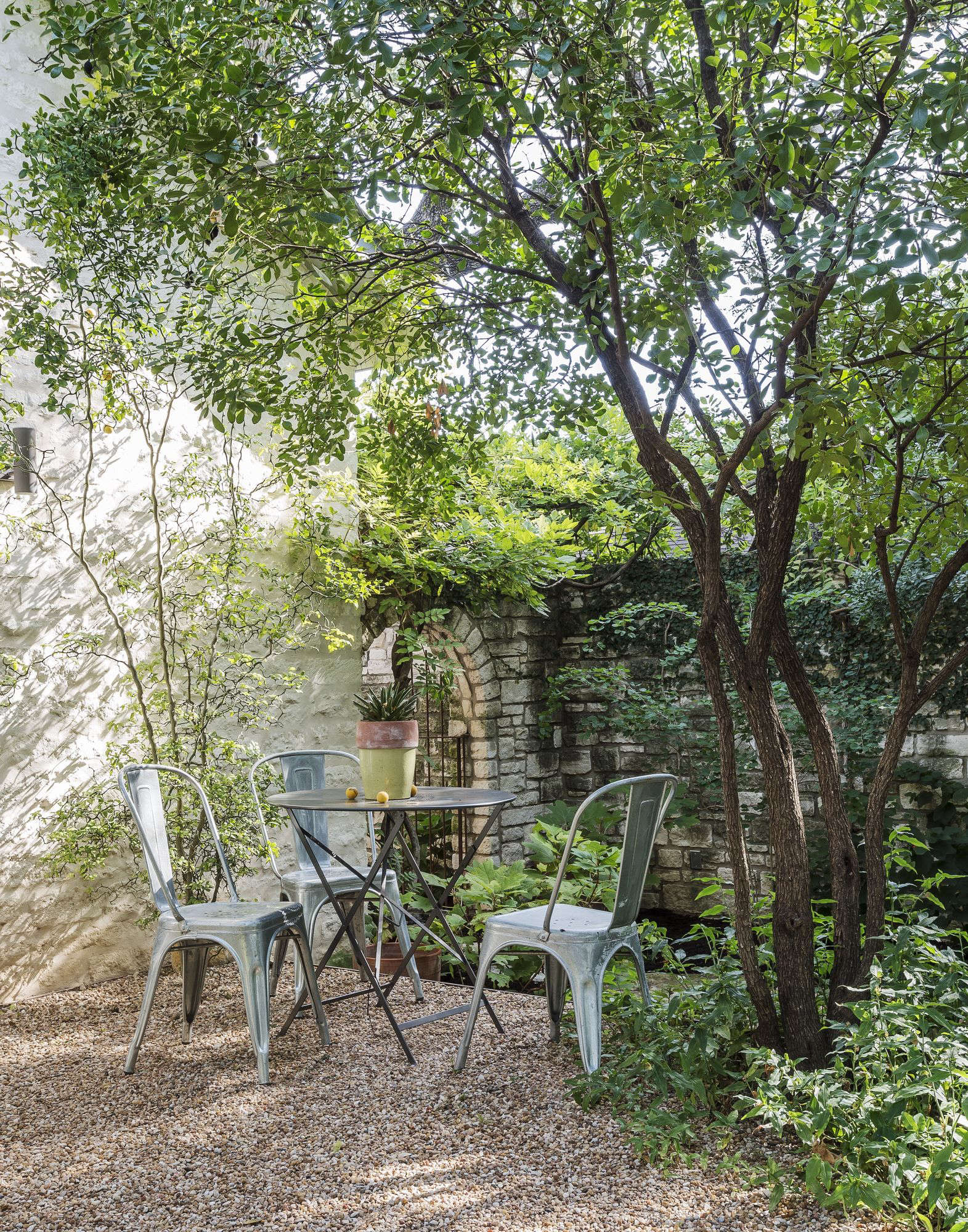 The New Gravel Backyard: 10 Inspiring Landscape Designs - Gardenista