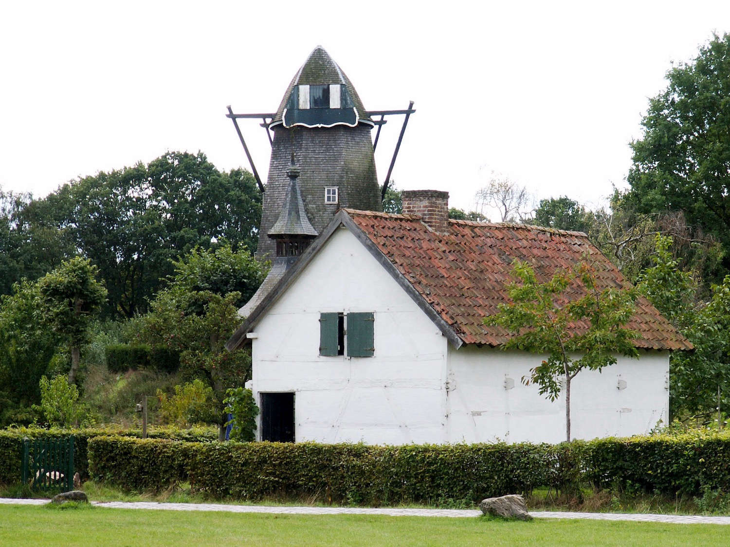 10 Garden Ideas to Steal from Belgium - Gardenista