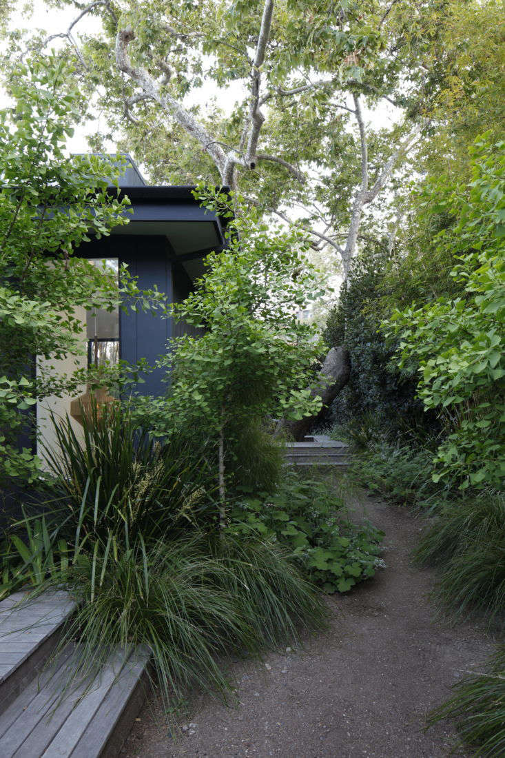 Low-Cost Luxury: 9 Ways to Use Decomposed Granite in a Landscape ...