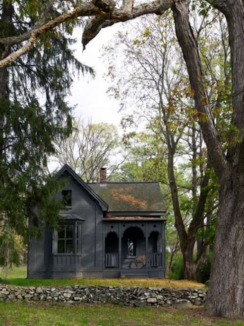 Dark Matter: 10 Design Ideas to Steal from Houses with Dramatic Facades ...