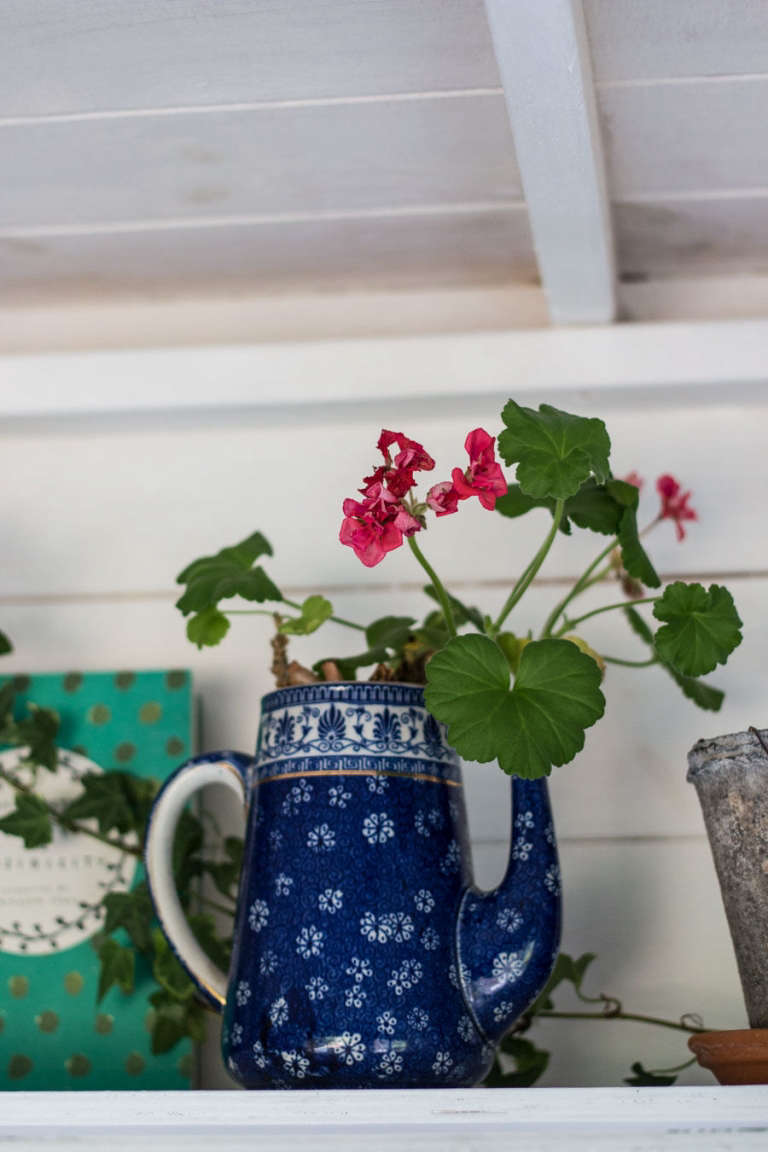 Outbuilding of the Week: A Very English Tea Shed - Gardenista