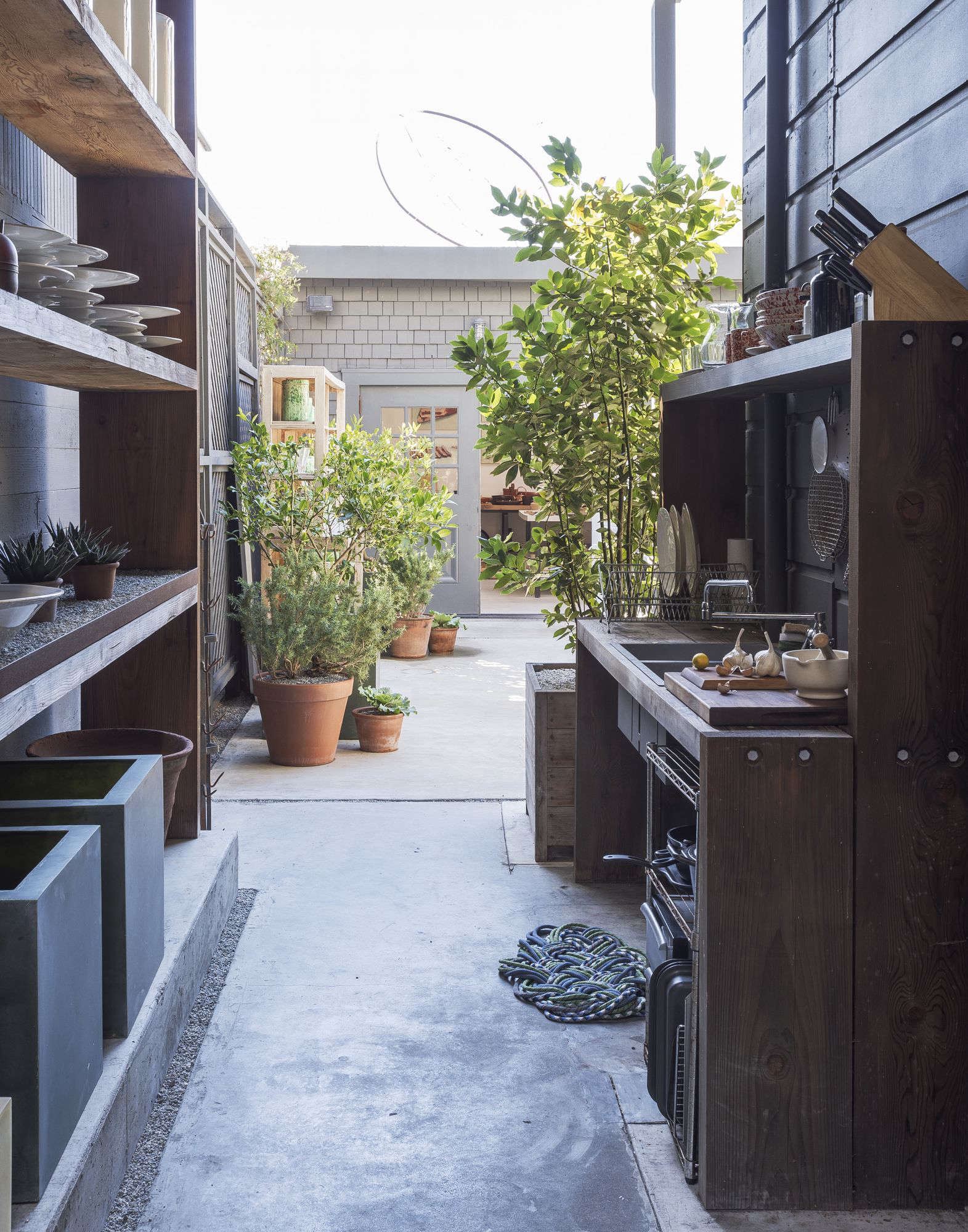 Steal This Look: A Stylishly Deconstructed Outdoor Kitchen - Gardenista