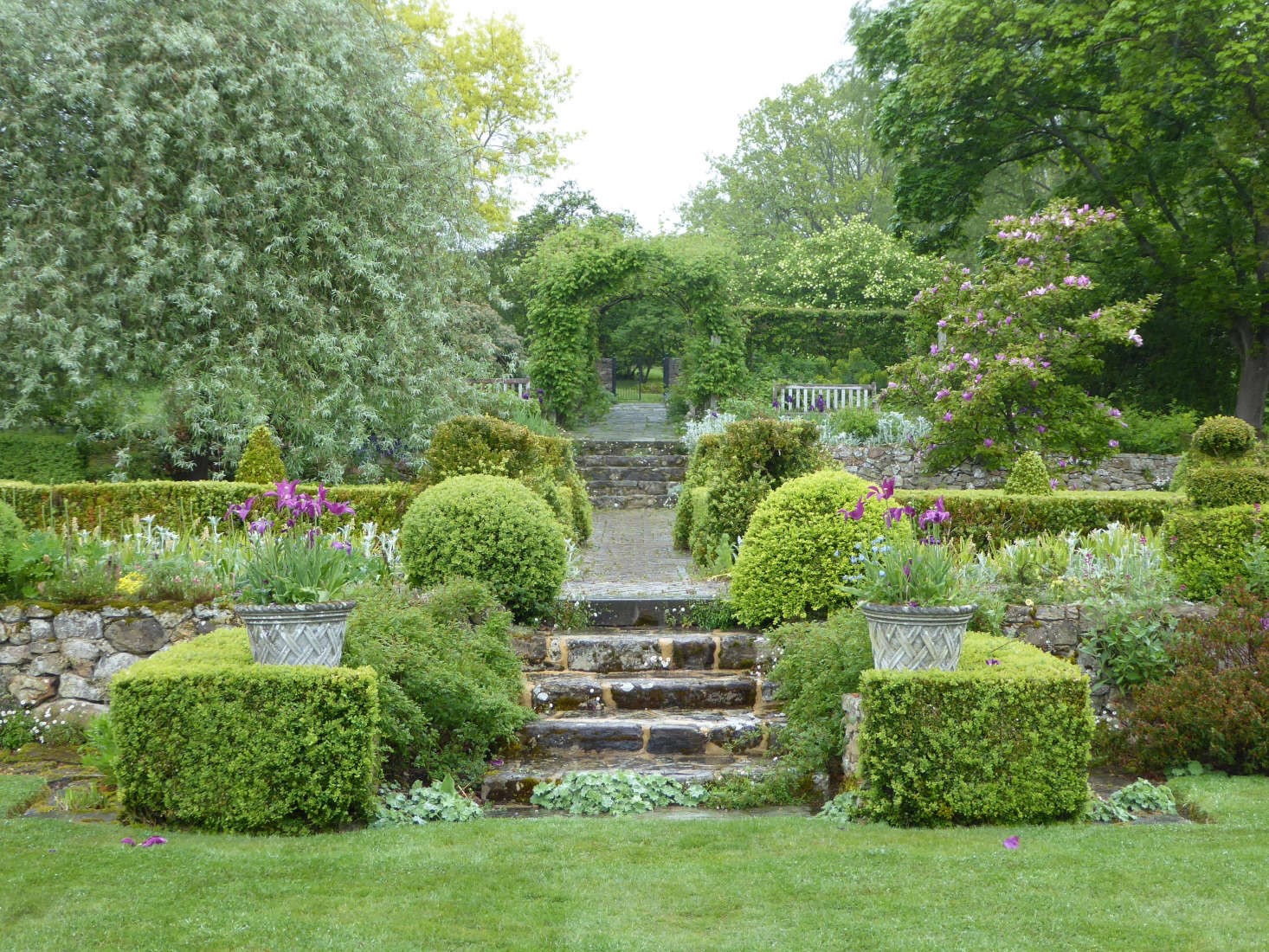 Long Barn: Vita Sackville-West's Starter Garden - Gardenista
