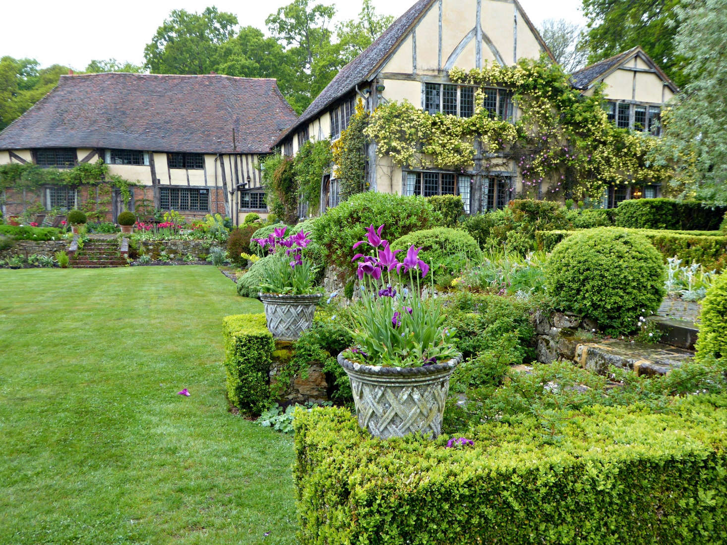 Long Barn: Vita Sackville-West's Starter Garden - Gardenista
