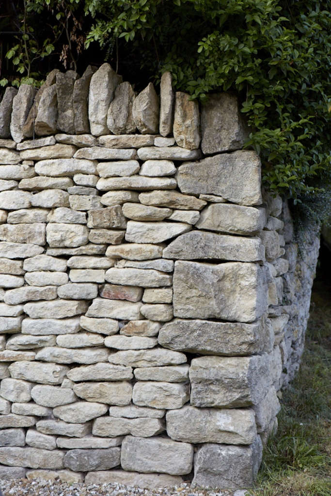 Hardscaping 101: Dry Stone Walls - Gardenista