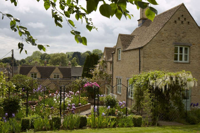 Bearded Irises: A Lost Generation of Flowers Has a Moment - Gardenista