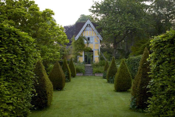 Dovecotes: Everything You Need to Know About the Ultimate English Birdhouse