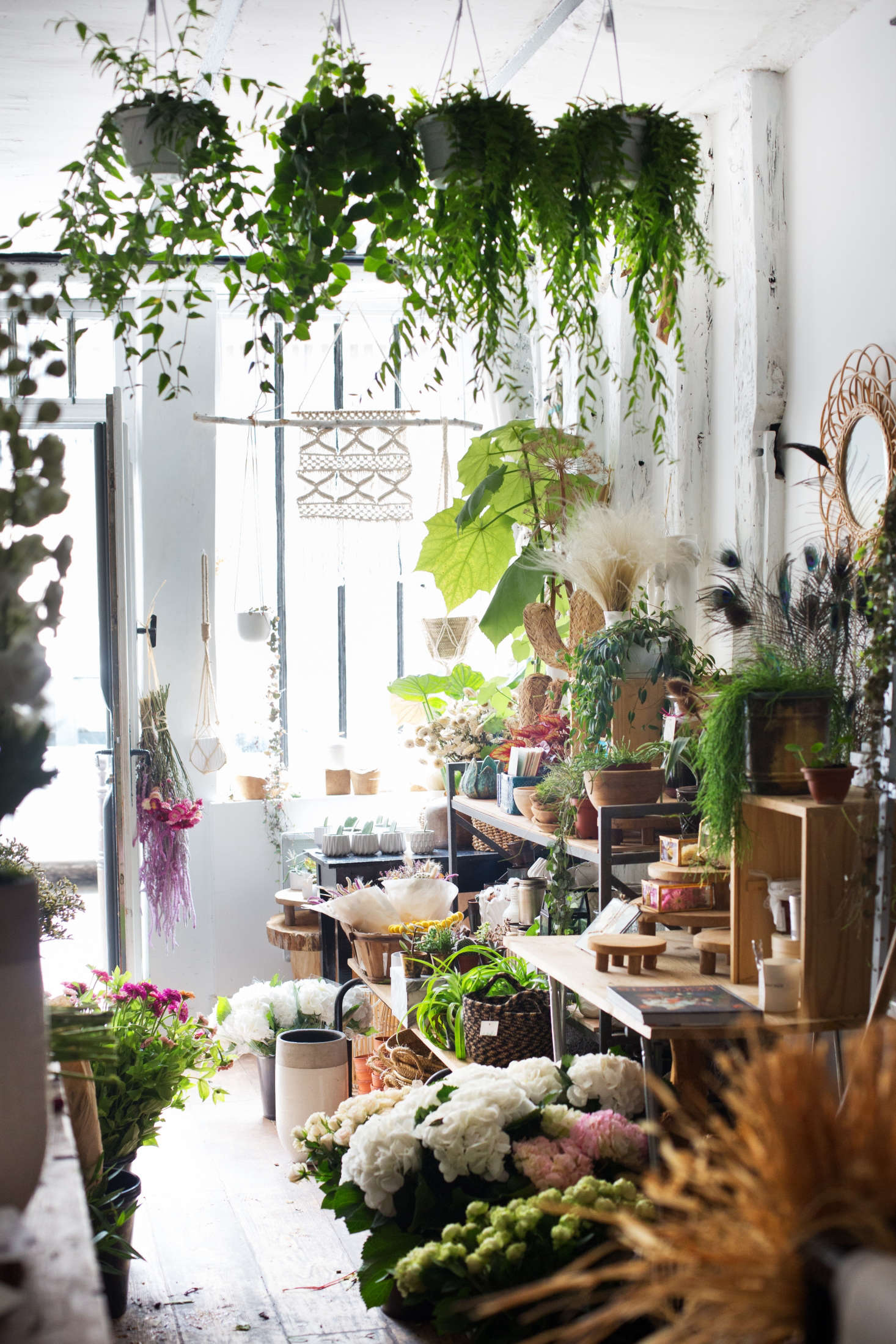 Chic Techniques: 10 Ideas to Steal from a Parisian Florist - Gardenista