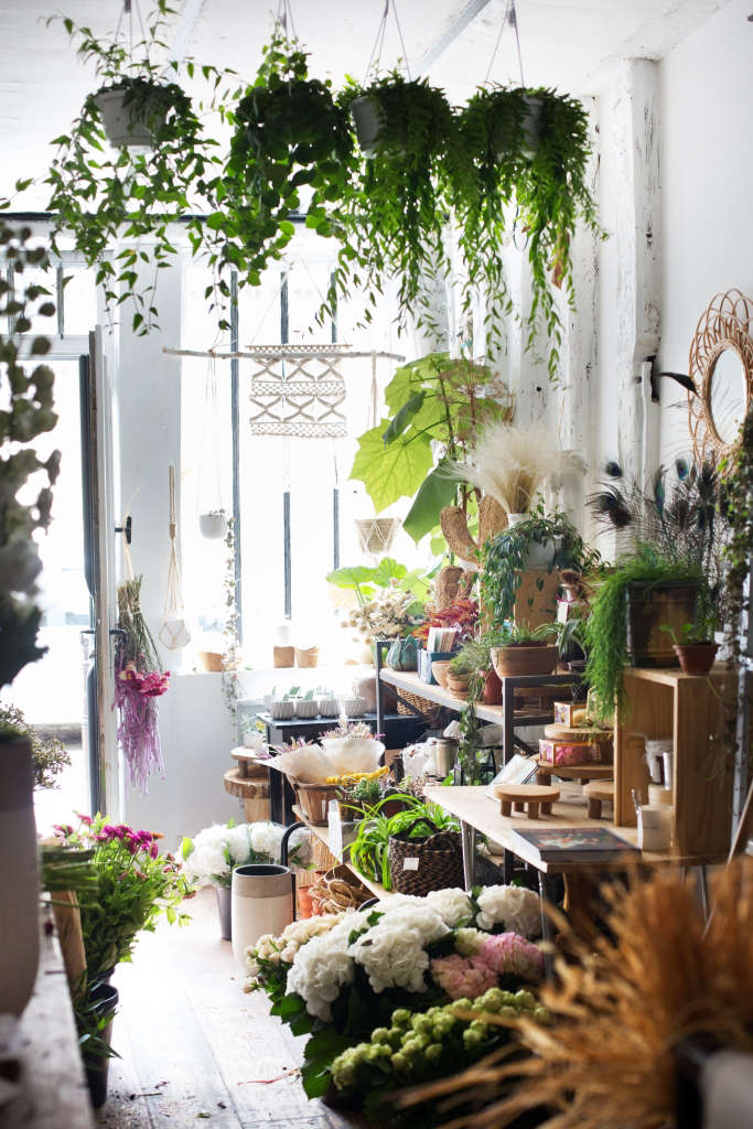 Chic Techniques: 10 Ideas to Steal from a Parisian Florist - Gardenista