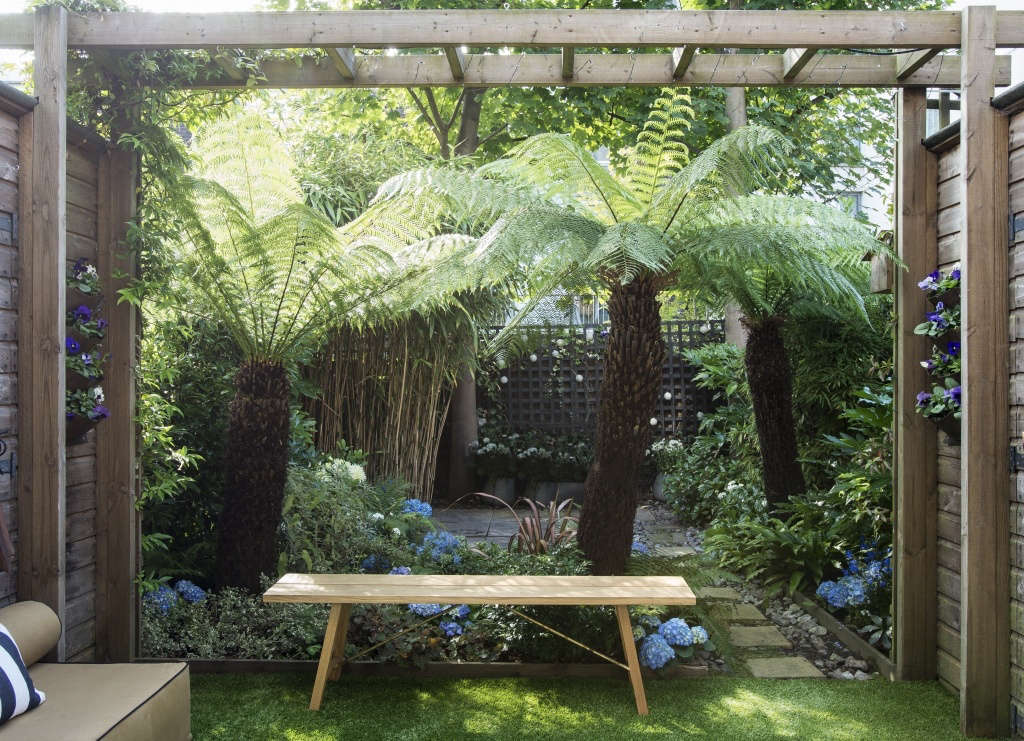 Design Basics: 5 Steps to Create an Outdoor Room on a Budget - Gardenista
