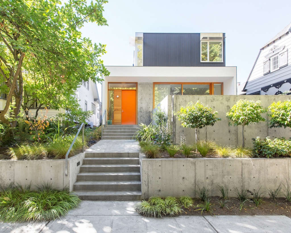 In Seattle, An Urban Landscape Designed for Privacy and Indoor/Outdoor ...