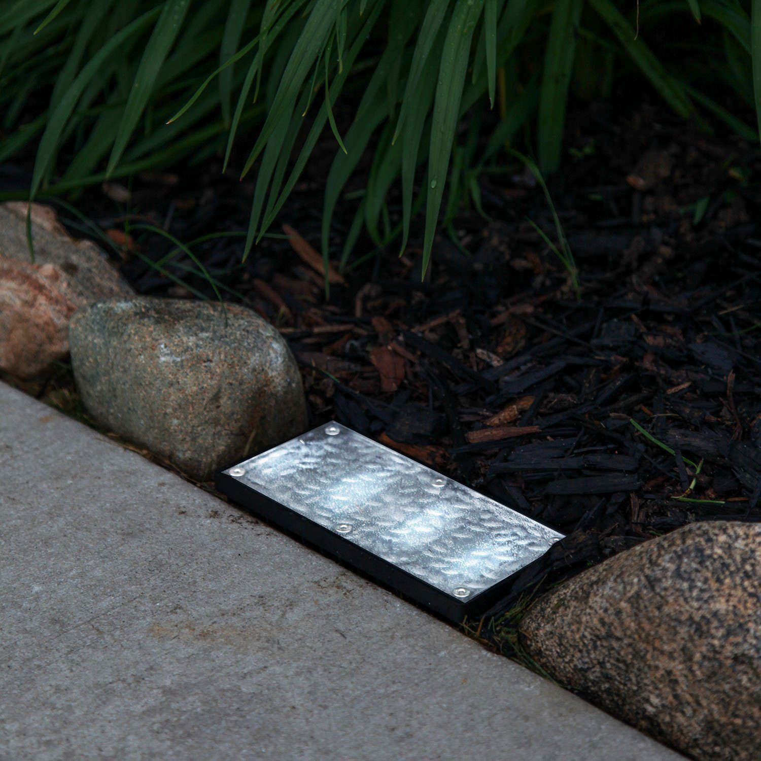 Hardscaping 101: Solar Lighting - Gardenista