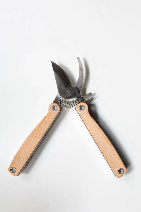 Object of Desire: Pocket Pruner Multi-Tool - Gardenista