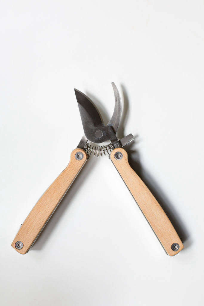 Object of Desire: Pocket Pruner Multi-Tool - Gardenista