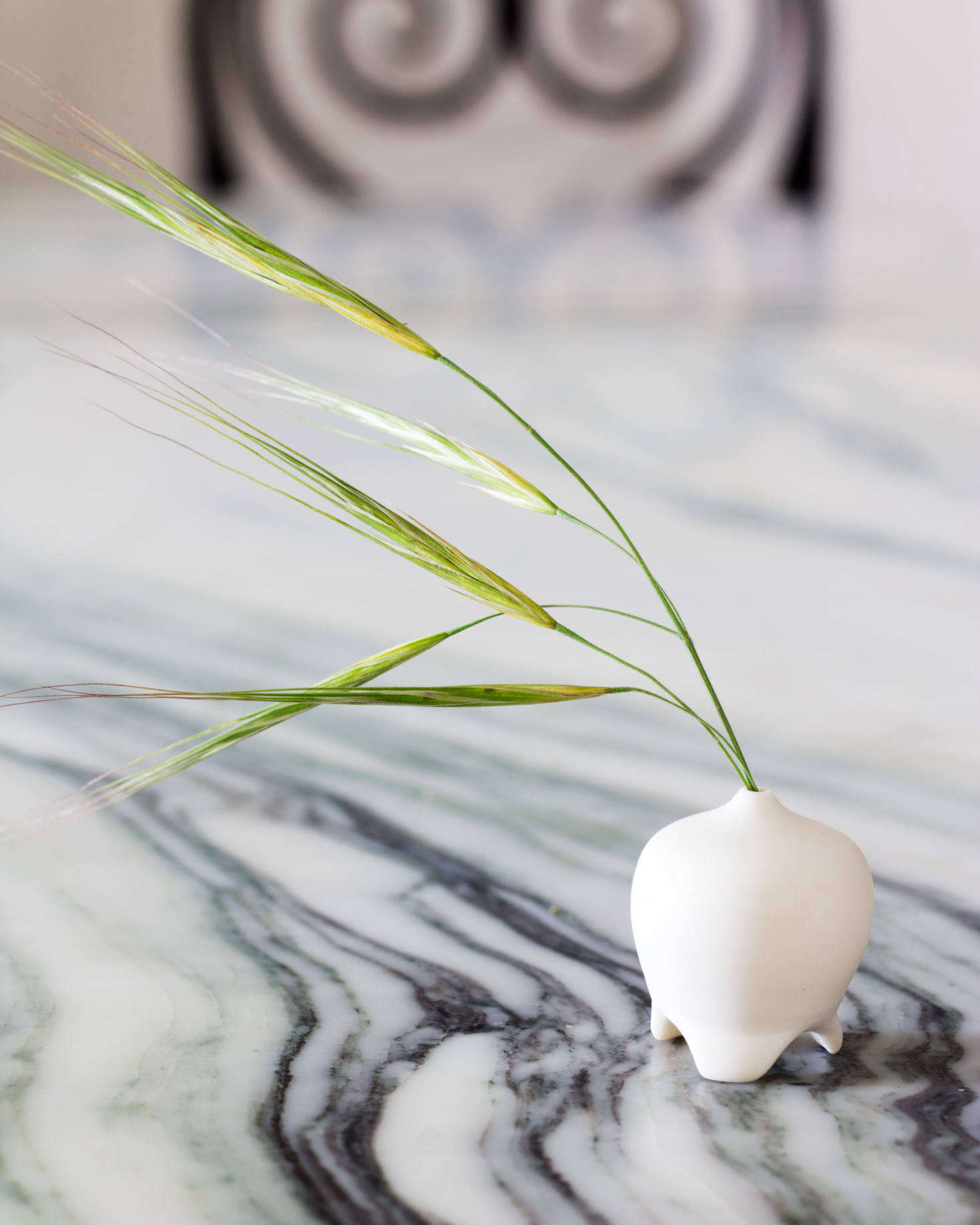 Tiny Bouquets: 8 Ideas for Floral Arrangements in Miniature Vases ...