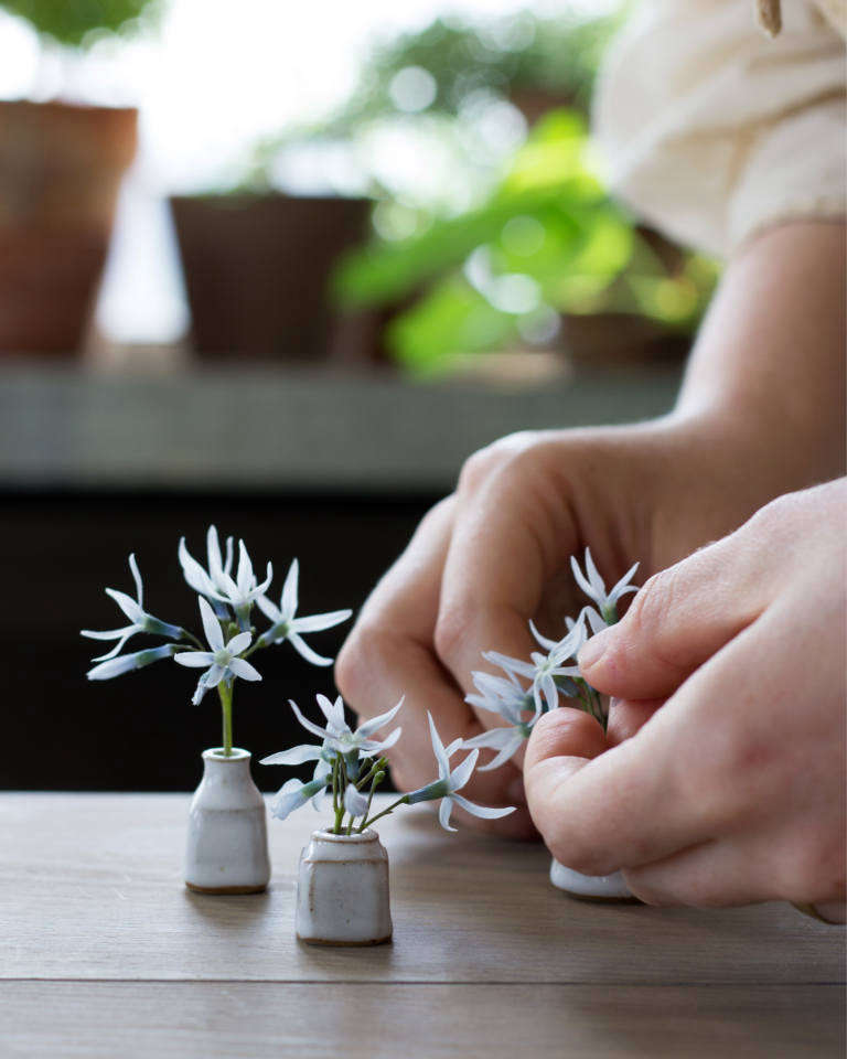 Tiny Bouquets: 8 Ideas for Floral Arrangements in Miniature Vases ...