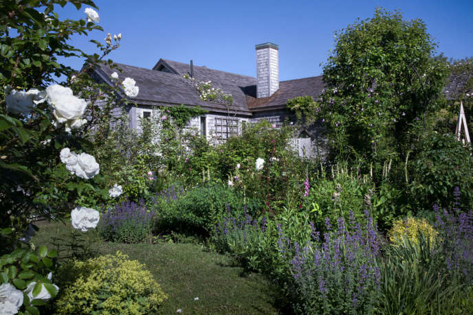 Landscaping Ideas: A Classic Cottage Garden on Cape Cod - Gardenista