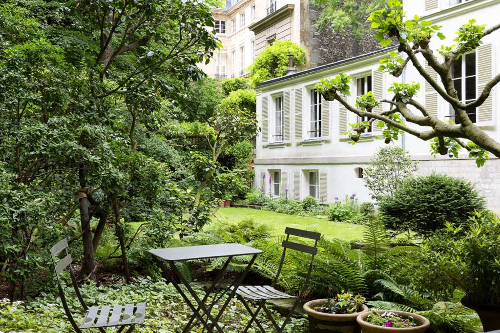 Americans in Paris: A Very Private Garden on Rue du Bac - Gardenista