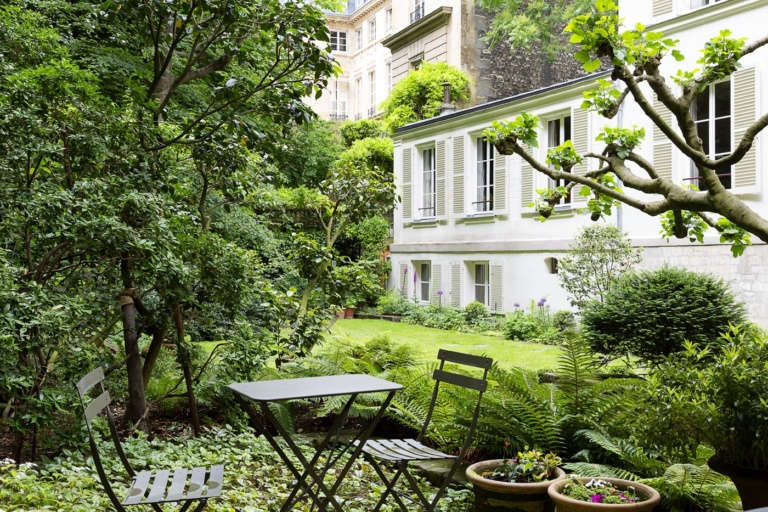 Americans in Paris: A Very Private Garden on Rue du Bac - Gardenista
