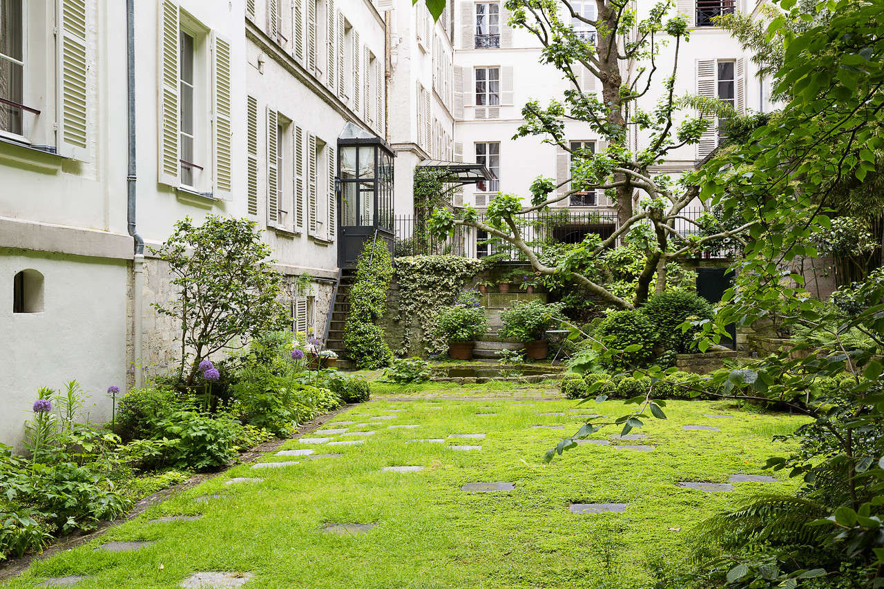 Americans in Paris: A Very Private Garden on Rue du Bac - Gardenista