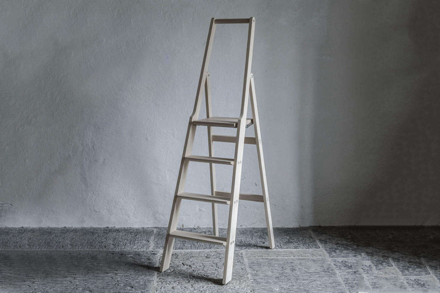 10 Easy Pieces: Mid-Size Utility Ladders - Gardenista