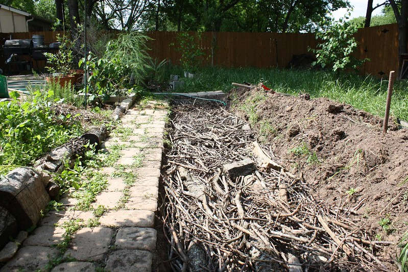 The Garden Decoder: What Is 'Hugelkultur'? - Gardenista