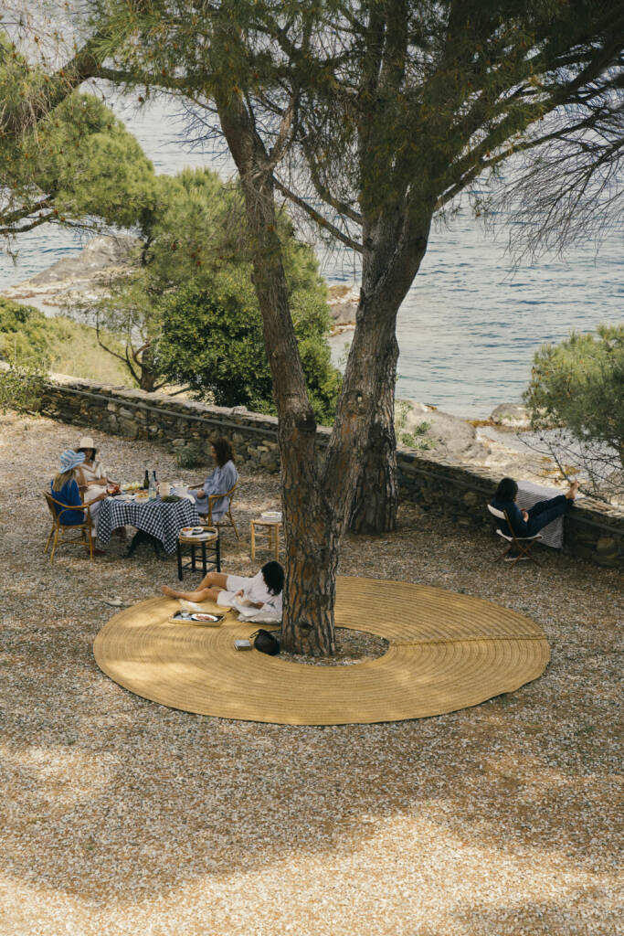 Object of Desire: A Woven Rug Made for Gathering Around a Tree - Gardenista