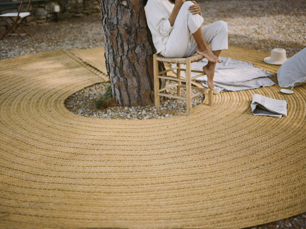 Object of Desire: A Woven Rug Made for Gathering Around a Tree - Gardenista