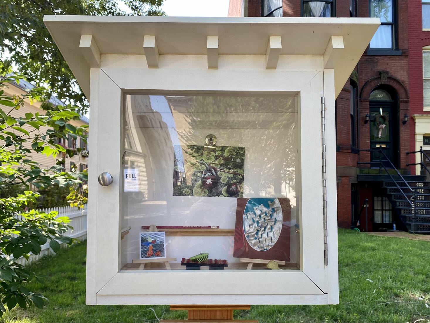 Trend Alert: Little Free Art Galleries for Your Front Yard - Gardenista