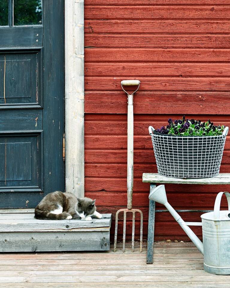 The Korbo all-weather Planter Basket for the Garden and Balcony