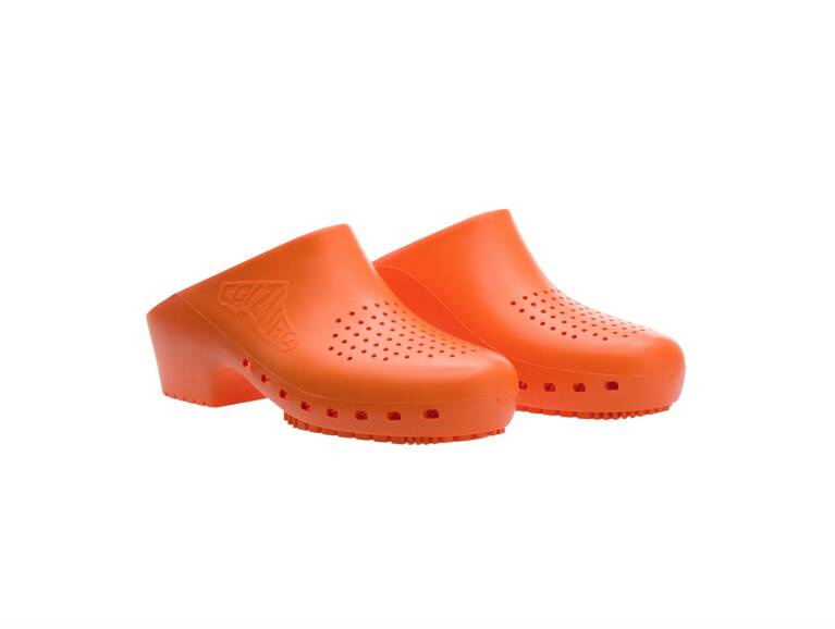 10 Easy Pieces: Gardening Clogs - Gardenista