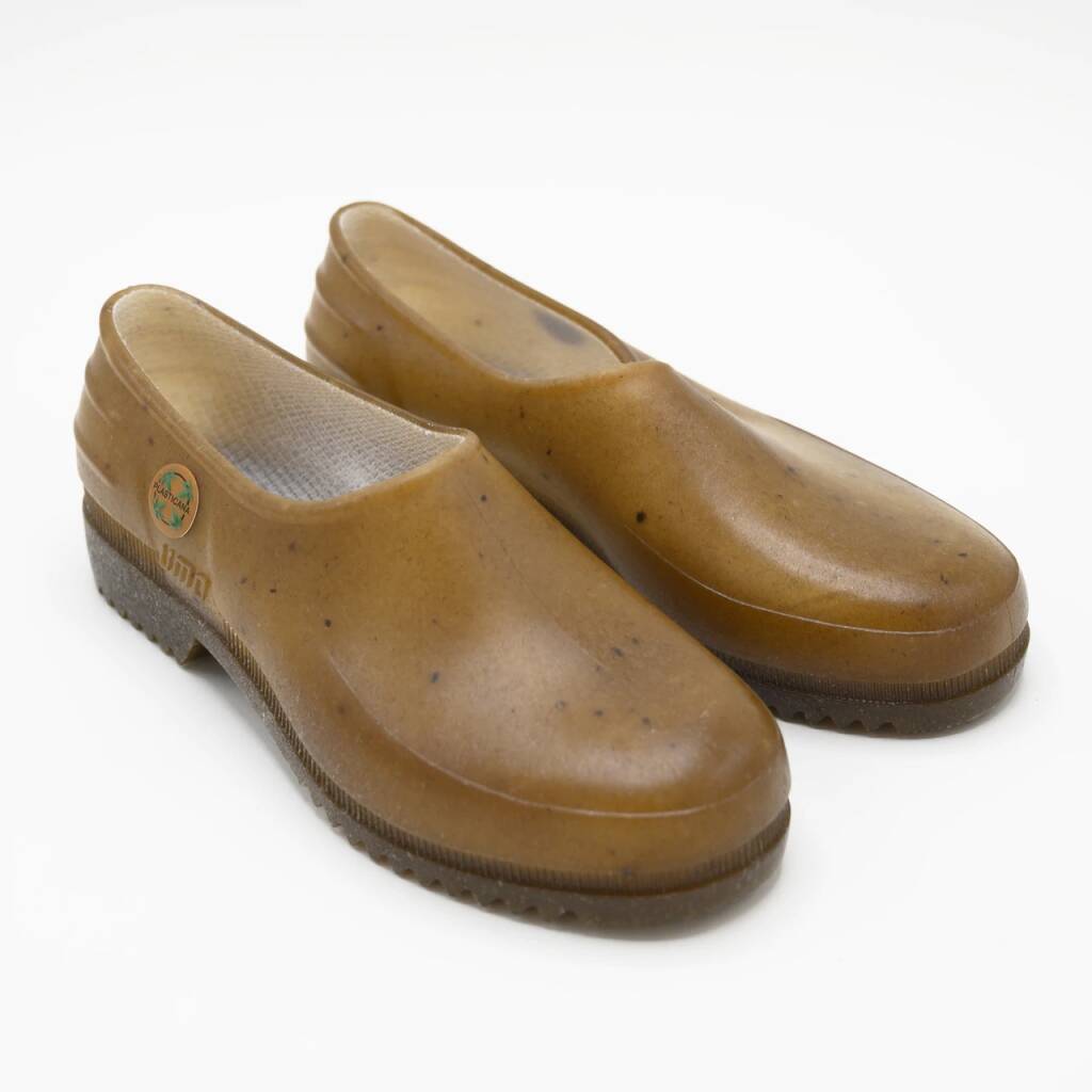 10 Easy Pieces: Gardening Clogs - Gardenista