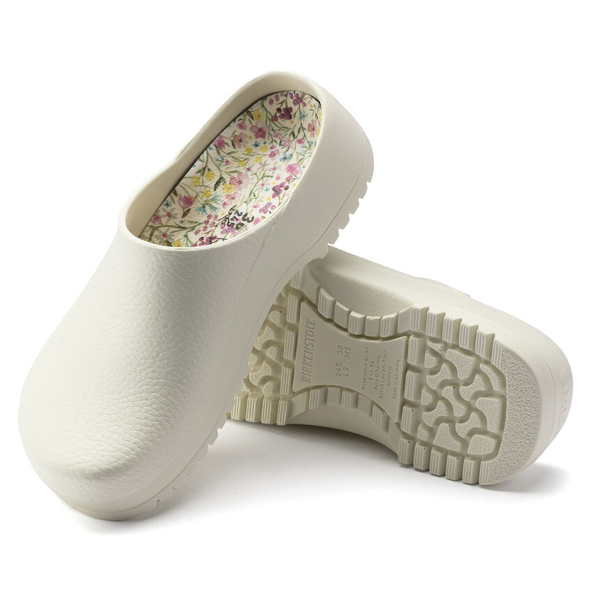 10 Easy Pieces: Gardening Clogs - Gardenista