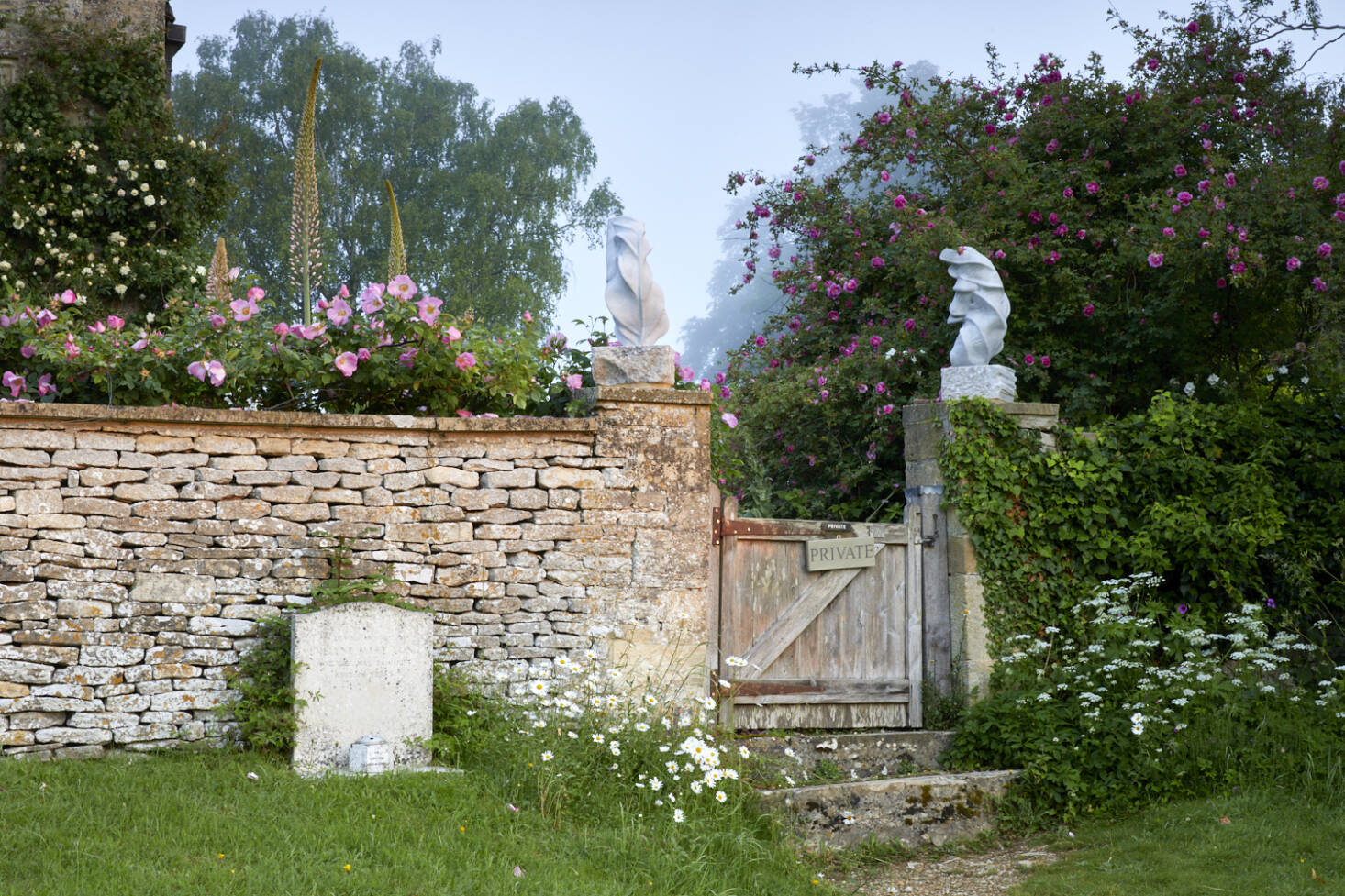 Stone and Roses: Asthall Manor in the Cotswolds - Gardenista