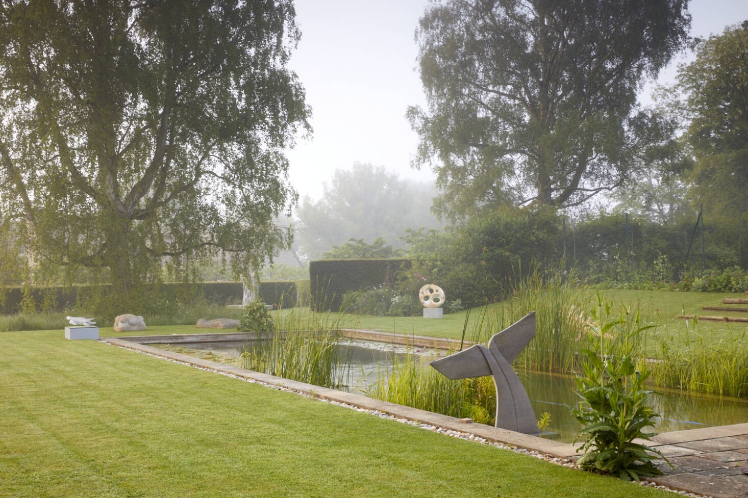 Stone and Roses: Asthall Manor in the Cotswolds - Gardenista