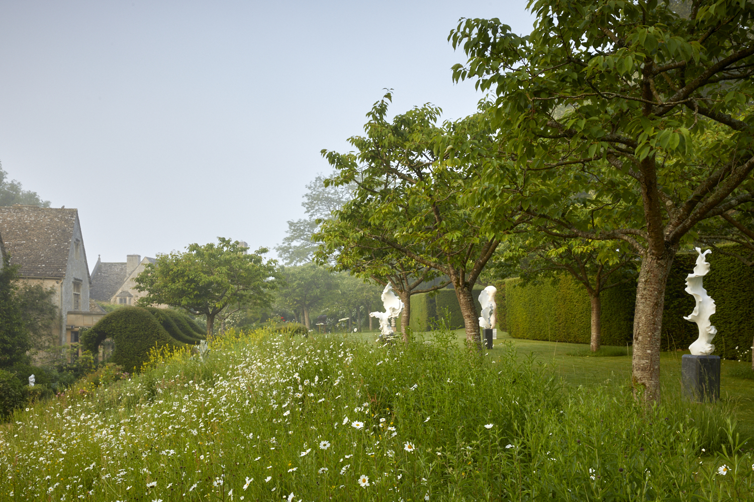 Stone and Roses: Asthall Manor in the Cotswolds - Gardenista