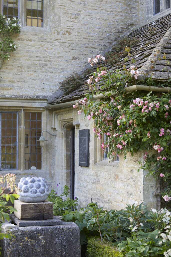 Stone and Roses: Asthall Manor in the Cotswolds - Gardenista