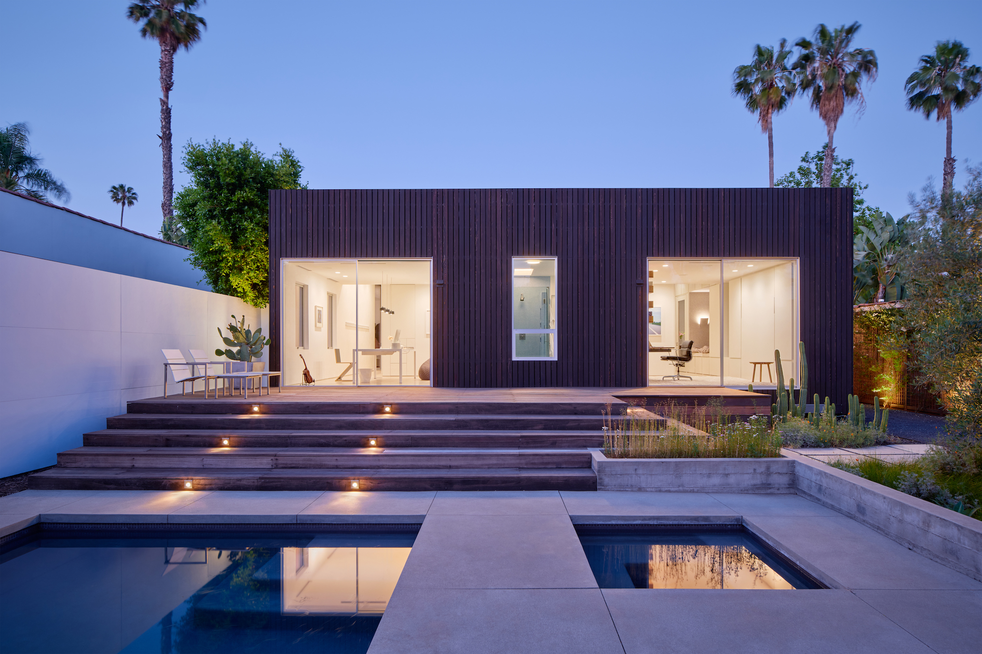 Landscape Architecture: Curb Appeal and a Cactus Fence for a Modern LA ...
