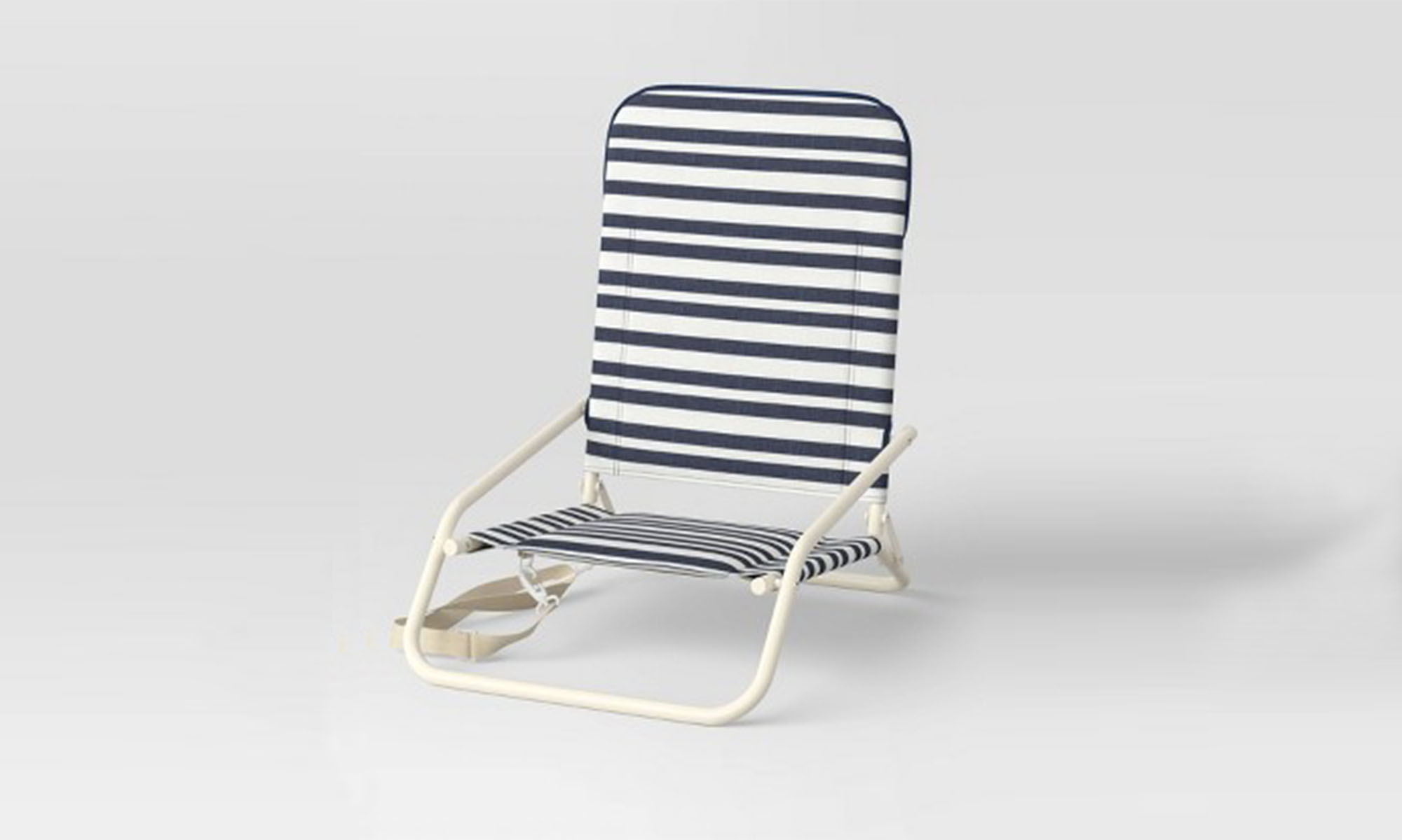 6 Favorites: Low-Slung Folding Metal Beach Chairs - Gardenista
