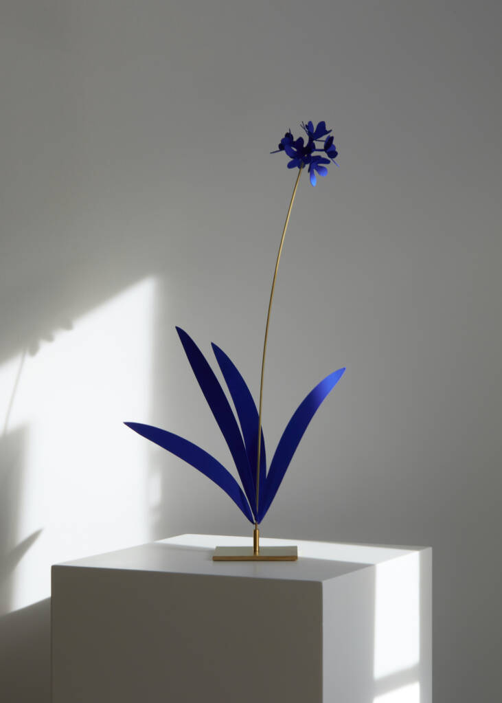 Brooklyn Blues: Artist Daniel Murphy's Paper Flower Sculptures - Gardenista