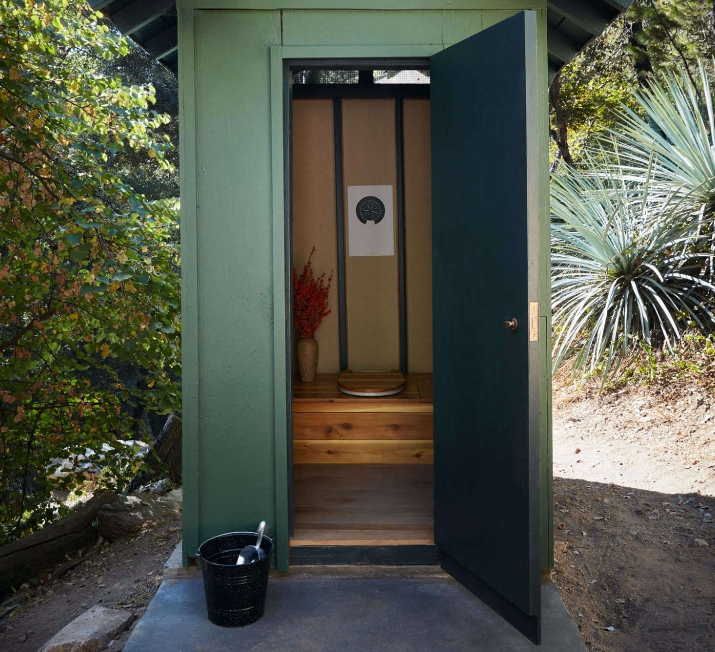 Pee-cycling: How to Pee-Cycle at Home to Make Free, Natural Fertilizer ...